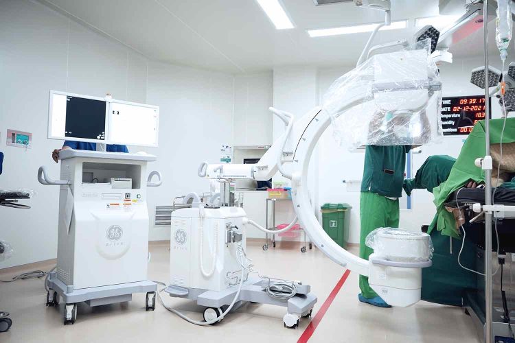 Endourologi RIRS (Retrograde Intrarenal Surgery) – RSBP Batam